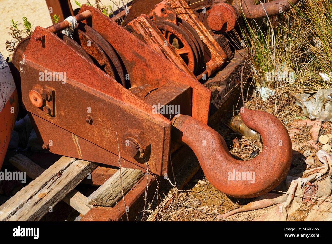 Hook blocks hi-res stock photography and images - Alamy