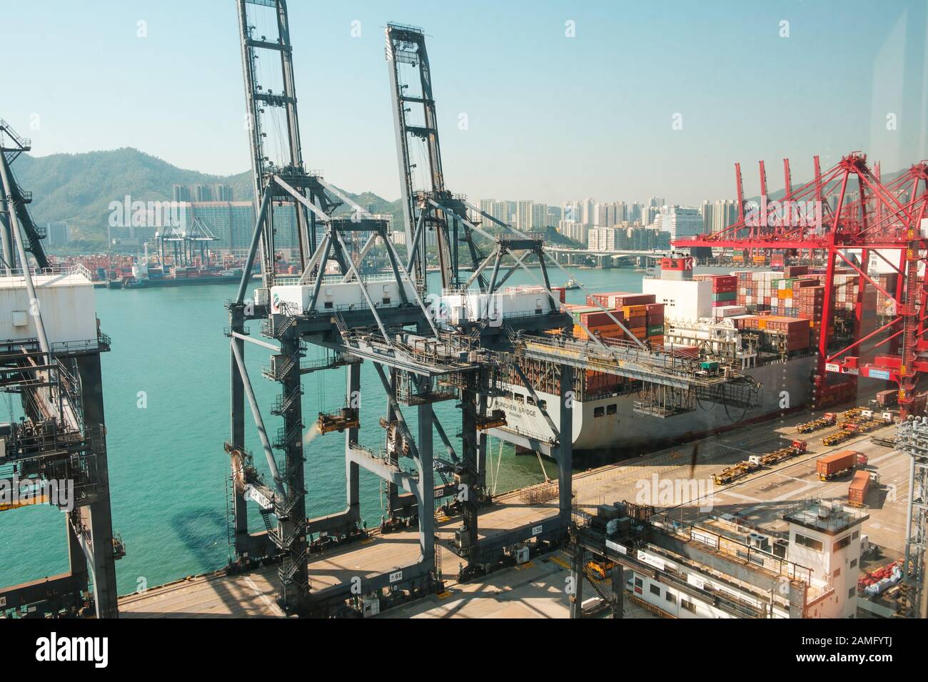 China shipping freight hi-res stock photography and images - Alamy