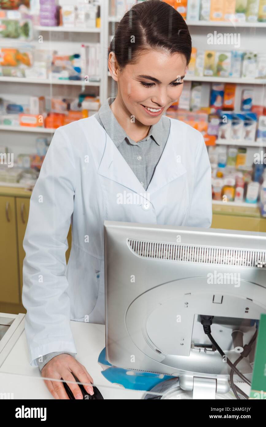 Smiling, pharmacy, computer hi-res stock photography and images - Alamy