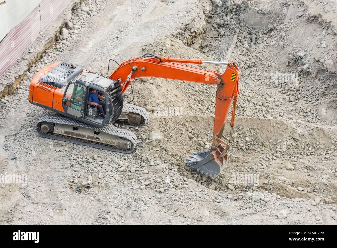 Red excavator hi-res stock photography and images - Alamy