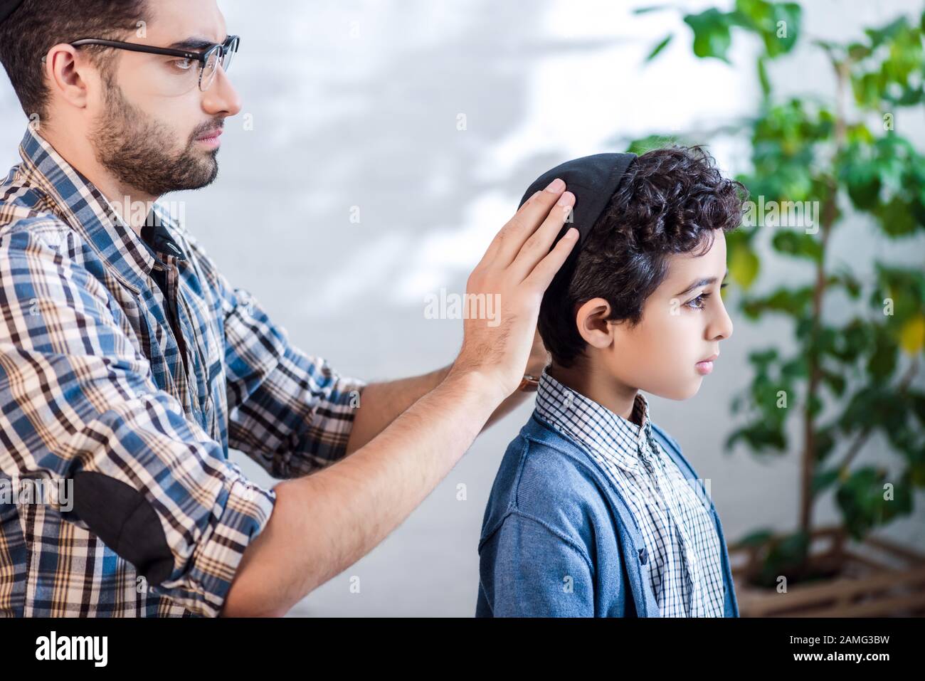 Jewish family together hi-res stock photography and images - Alamy