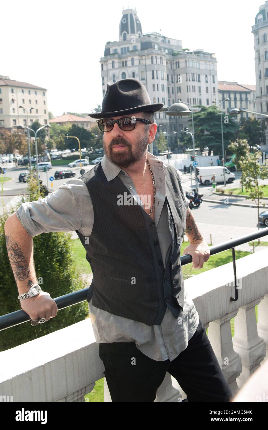 Dave stewart musician hi-res stock photography and images - Alamy