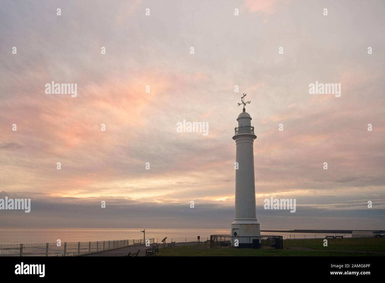 Seaburn lighthouse hi-res stock photography and images - Alamy