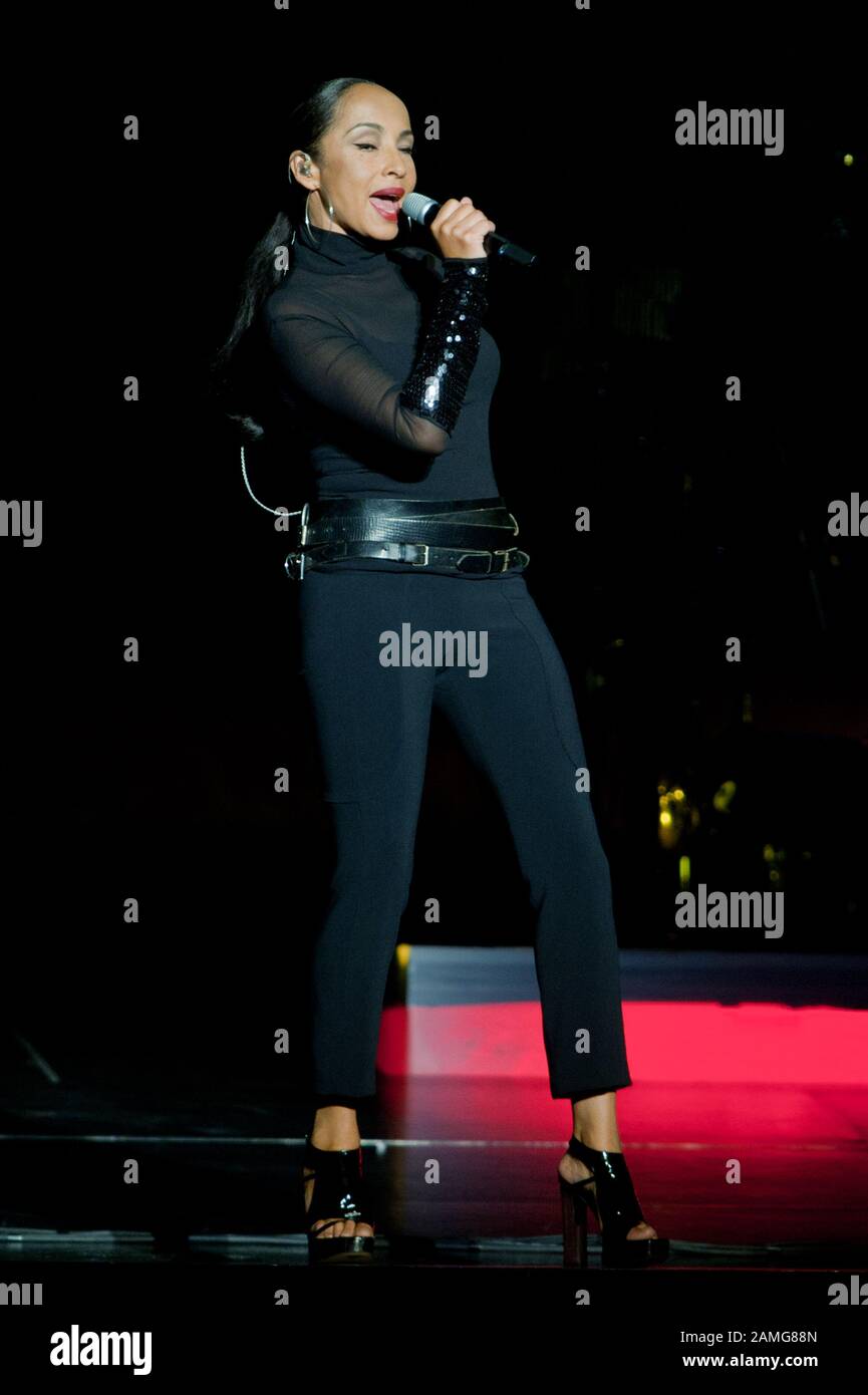 Sade adu hi-res stock photography and images - Alamy