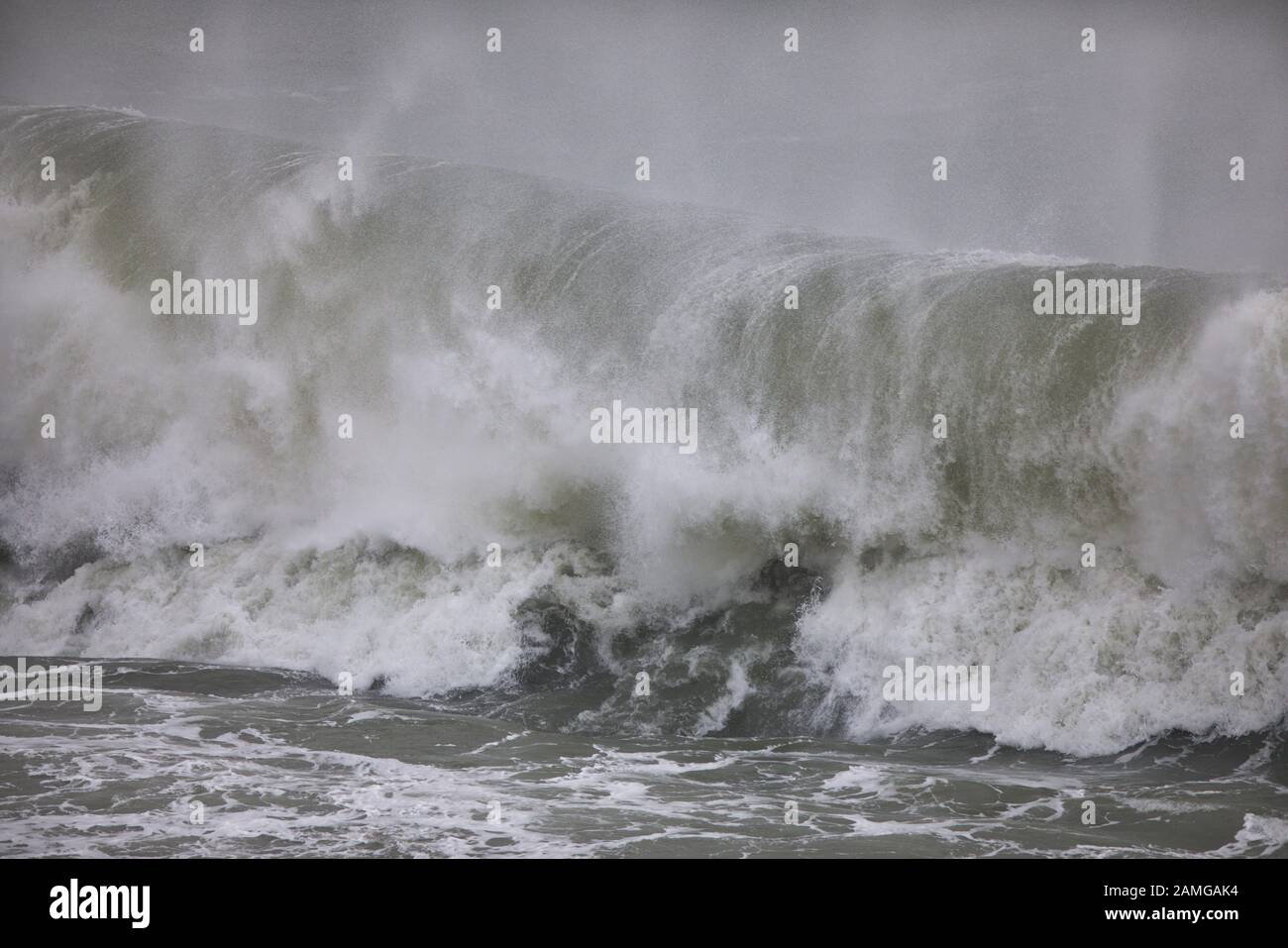 Heavy waves hi-res stock photography and images - Alamy