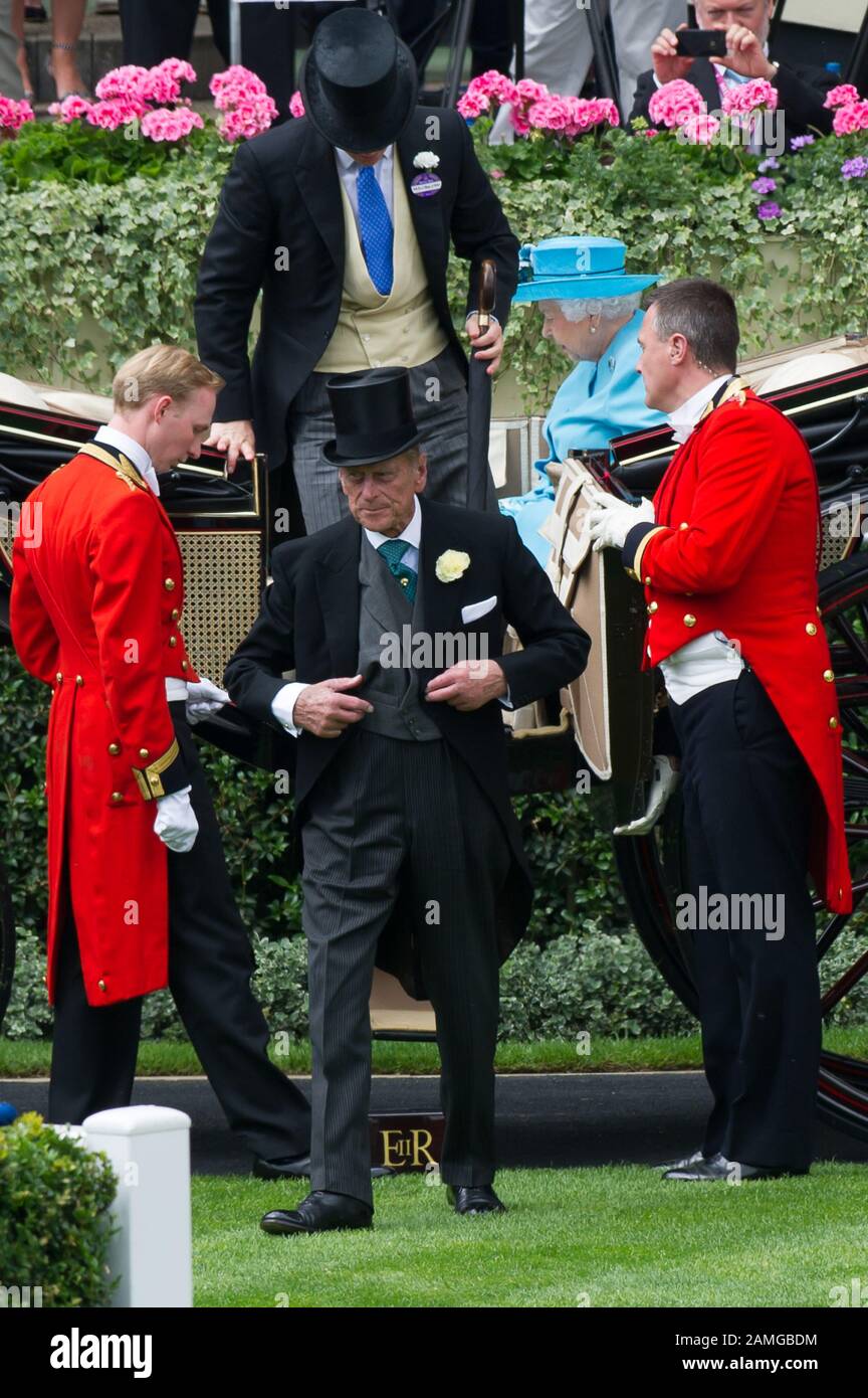 The Royal Procession in the Parade Ring, Royal Ascot, Ascot Races ...