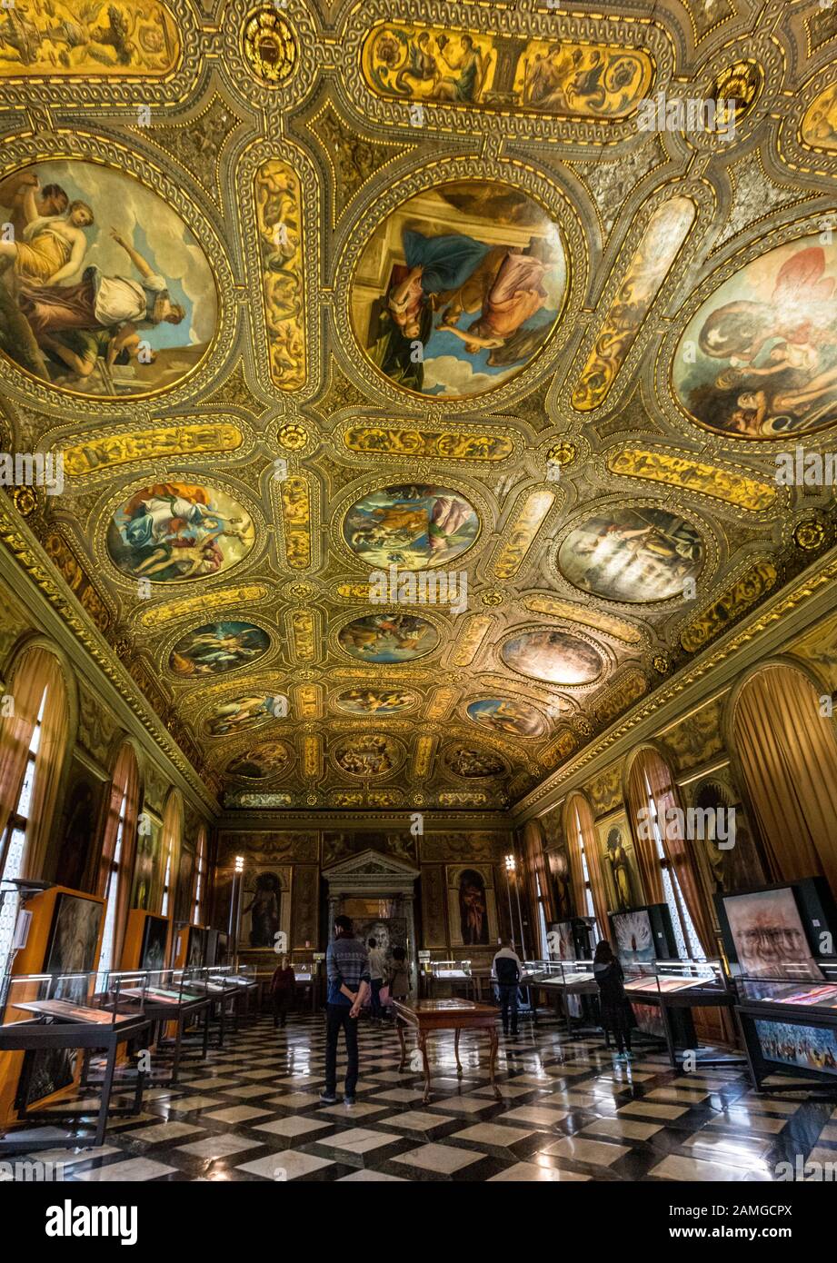 Museo correr hi-res stock photography and images - Alamy