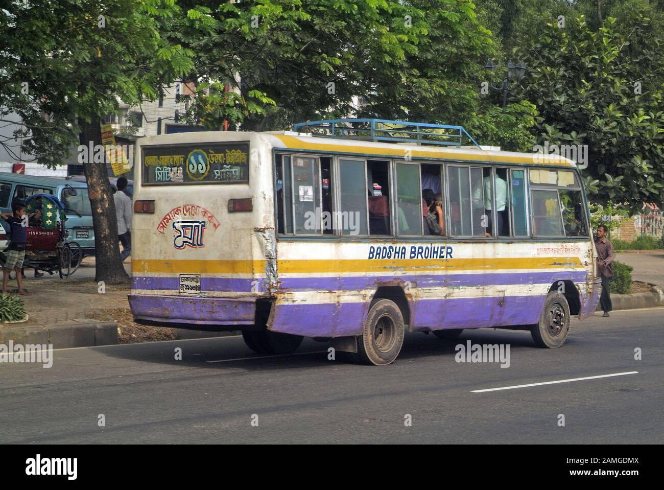 Dhaka, Bangladesh - September 17th 2007: Unidentified people and ...
