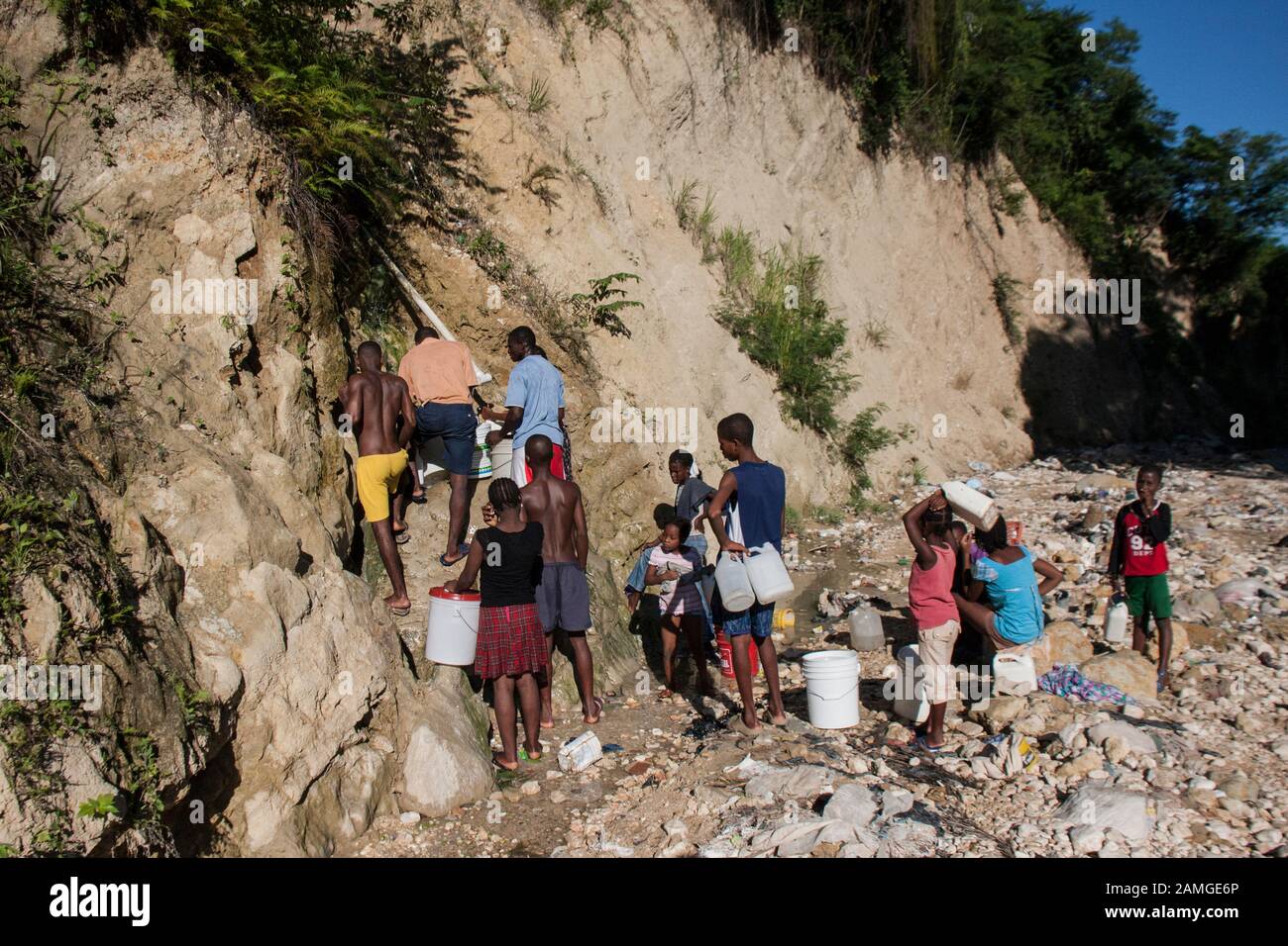 2010 haiti earthquake ruins hi-res stock photography and images - Alamy