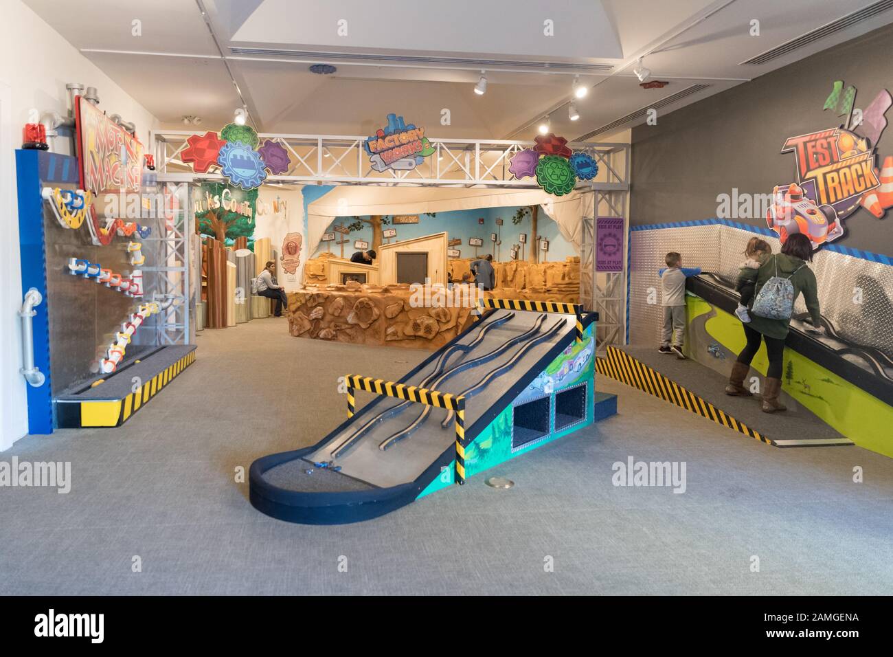 Discovery gateway childrens museum hi-res stock photography and images ...