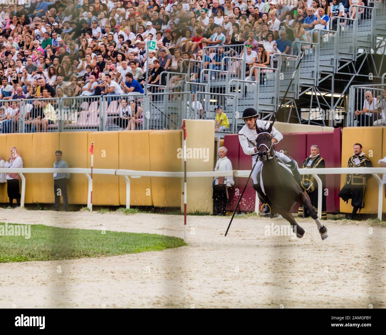 Giostra hi-res stock photography and images - Alamy