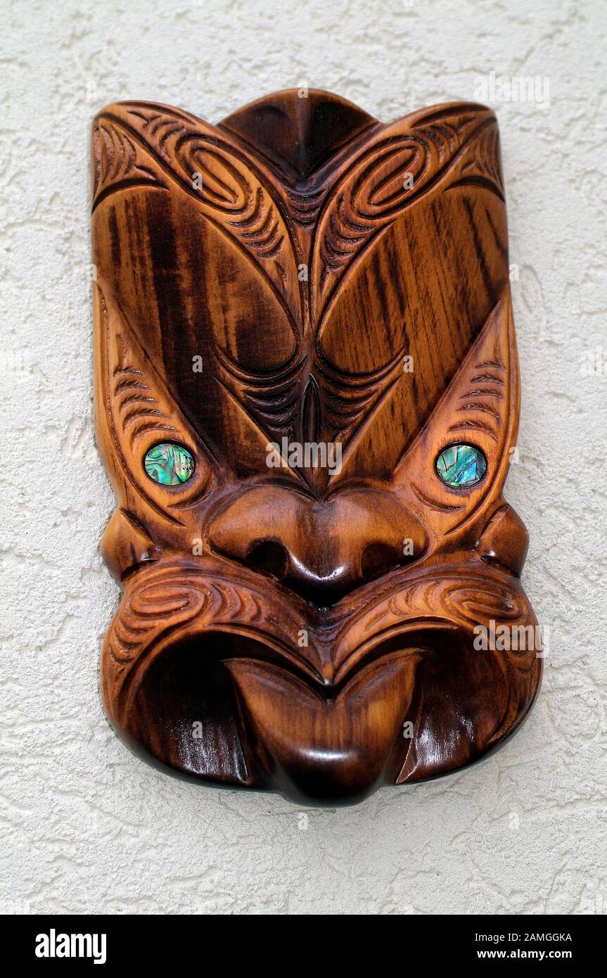 Maori mask new zealand hi-res stock photography and images - Alamy