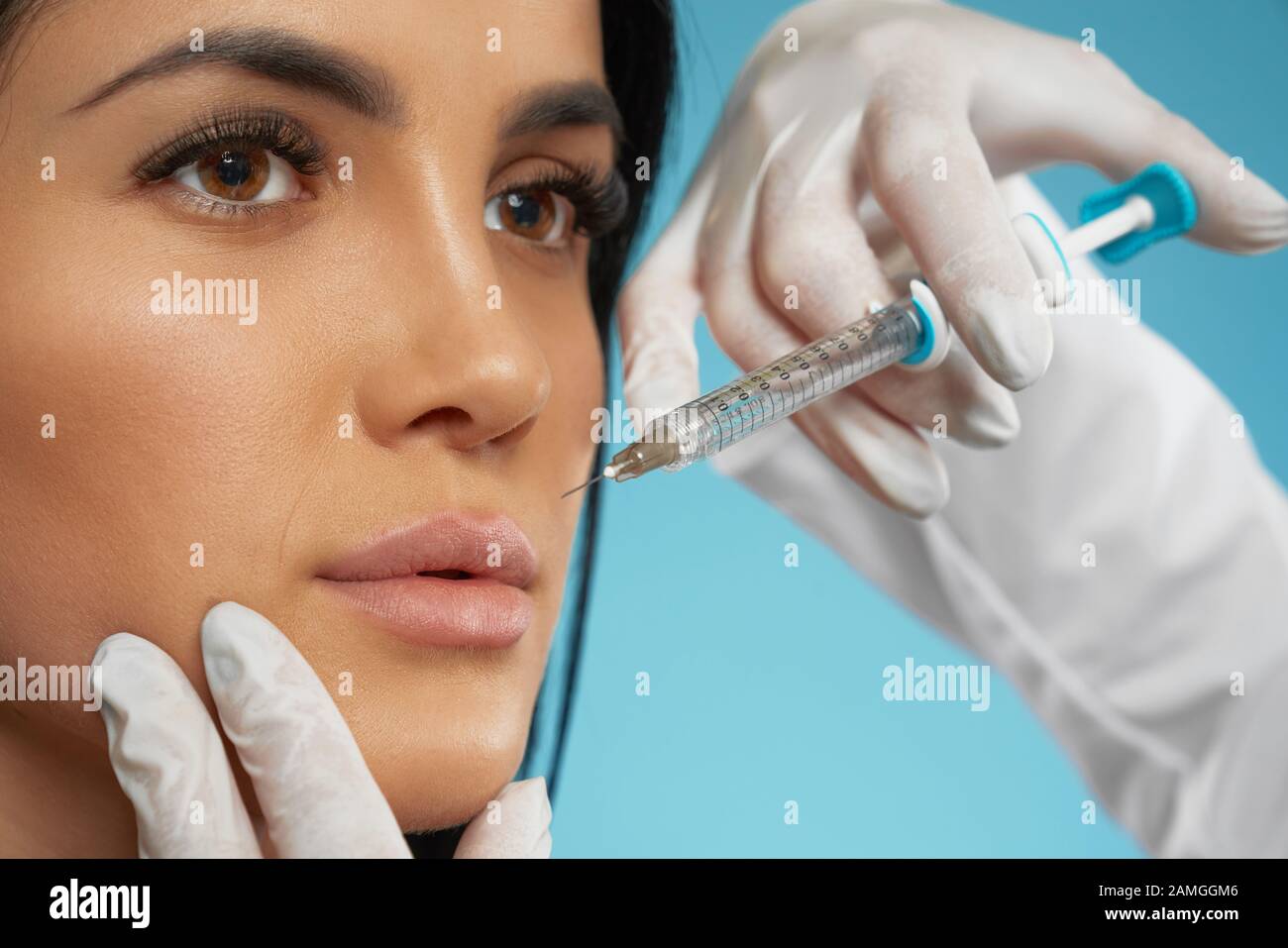 Female lips hi-res stock photography and images - Alamy