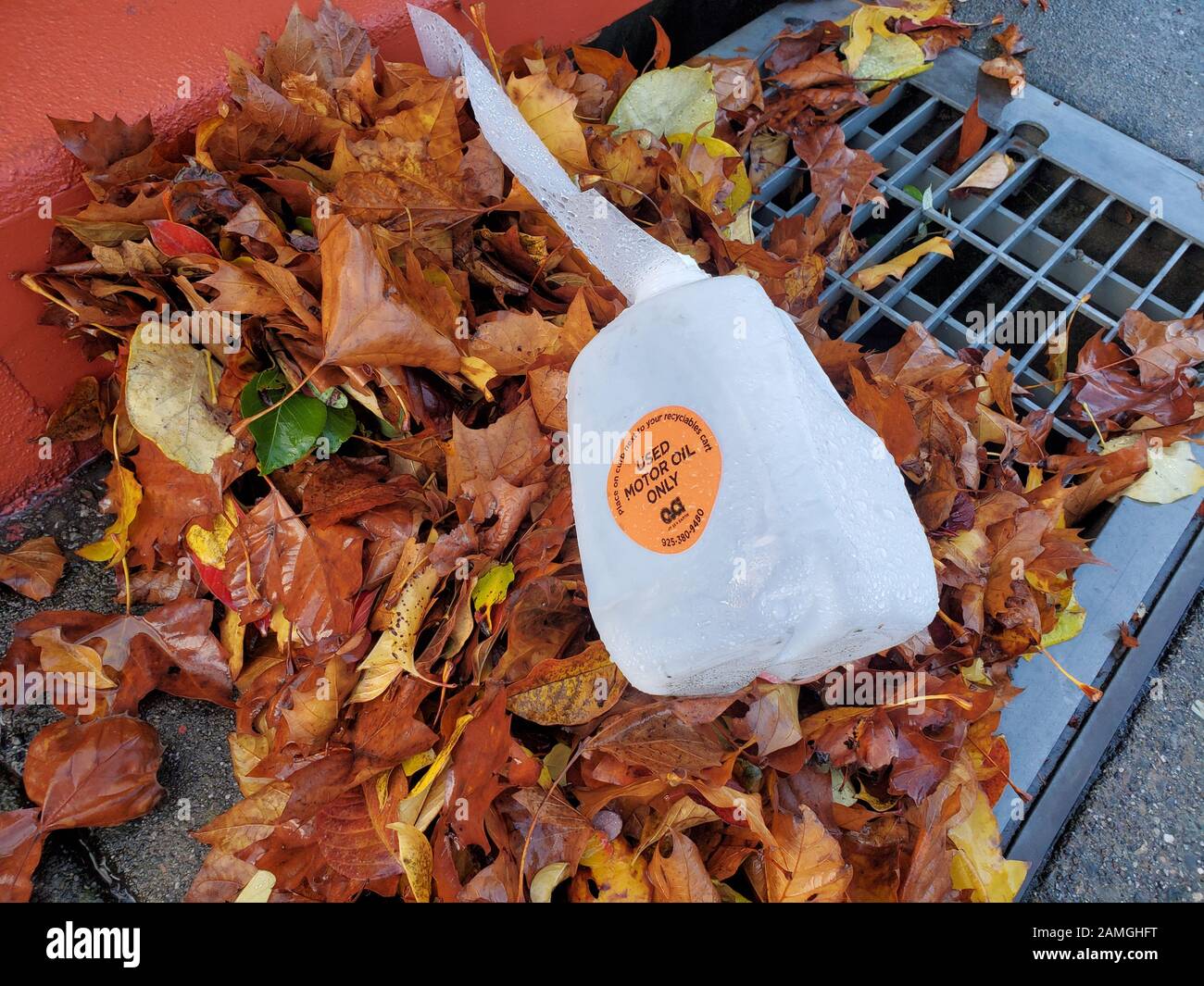 Motor oil collection container hi-res stock photography and images - Alamy
