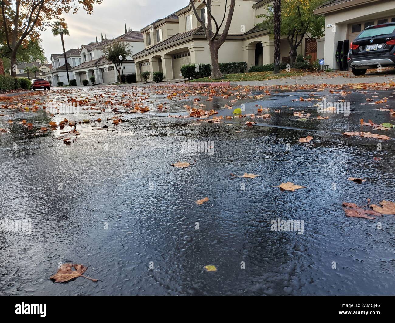 Wet slick roads hi-res stock photography and images - Alamy