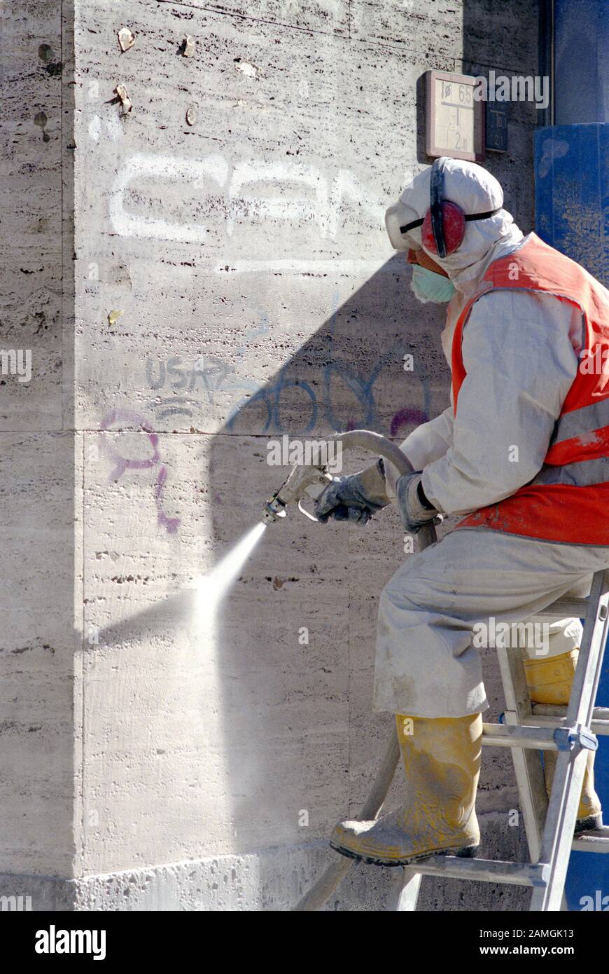 Removing graffiti hi-res stock photography and images - Alamy