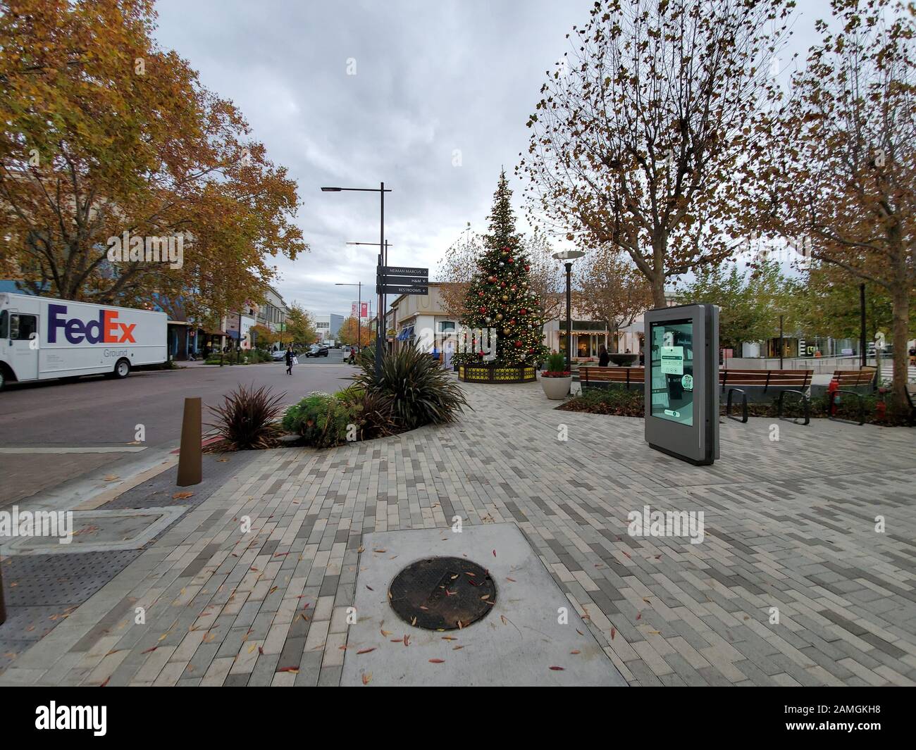 Wide angle of the upscale broadway plaza shopping mall hi-res stock ...