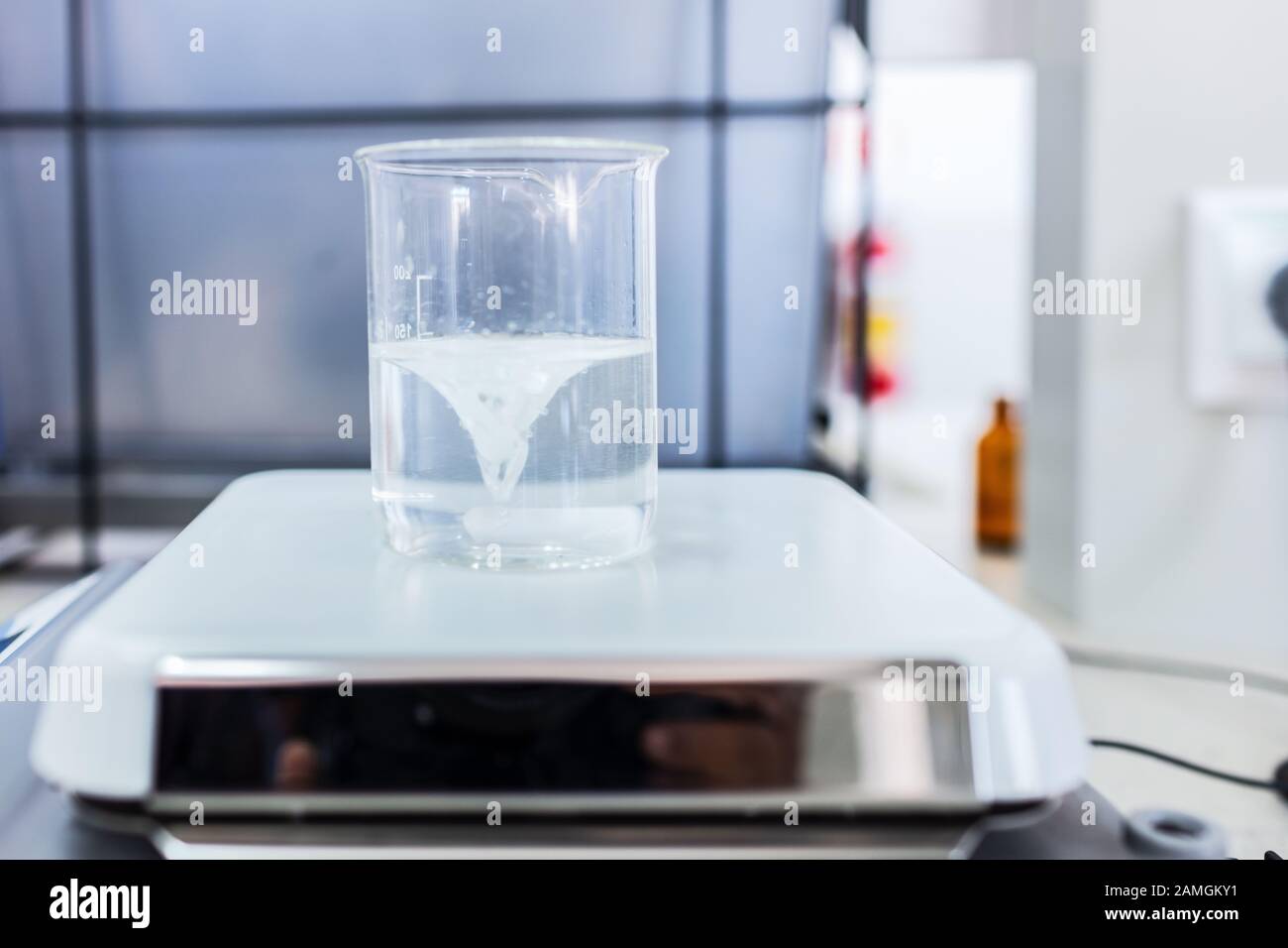 Graduated cylinder water hi-res stock photography and images - Alamy