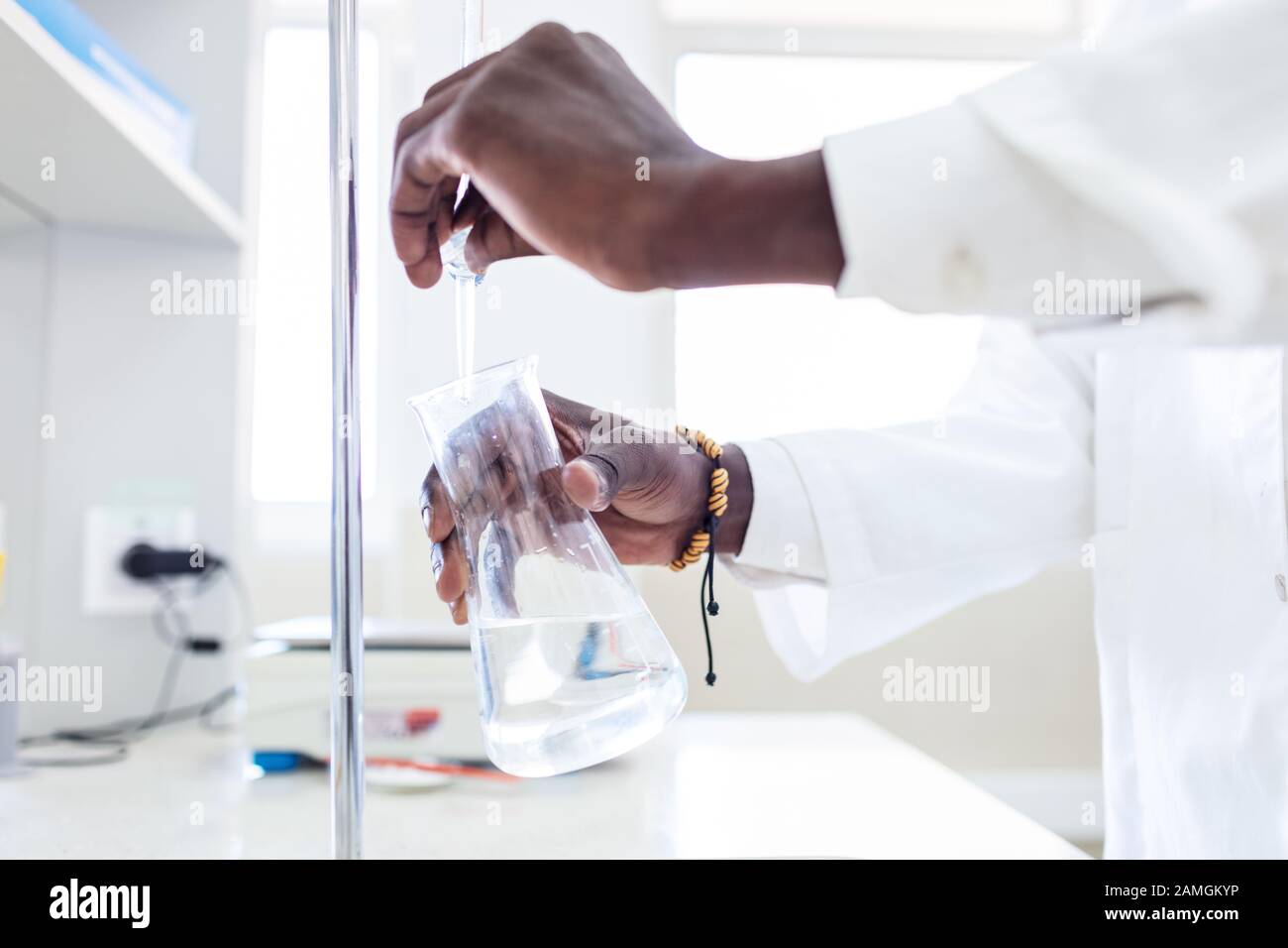 African scientist testing in the laboratory Stock Photo - Alamy