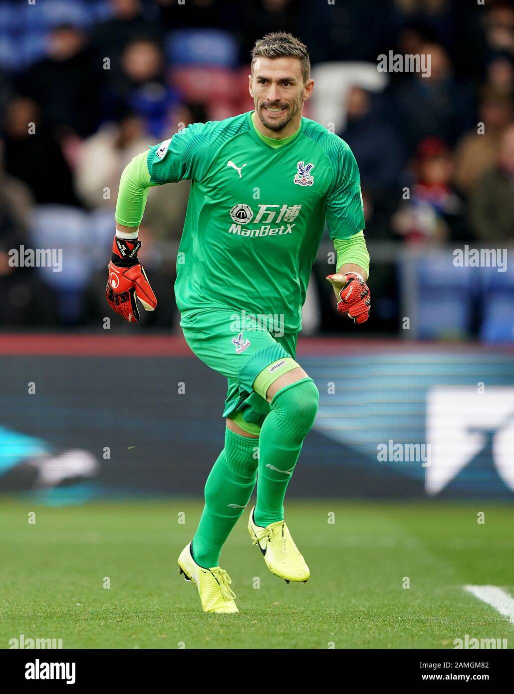 Crystal Palace goalkeeper Vicente Guaita Stock Photo - Alamy