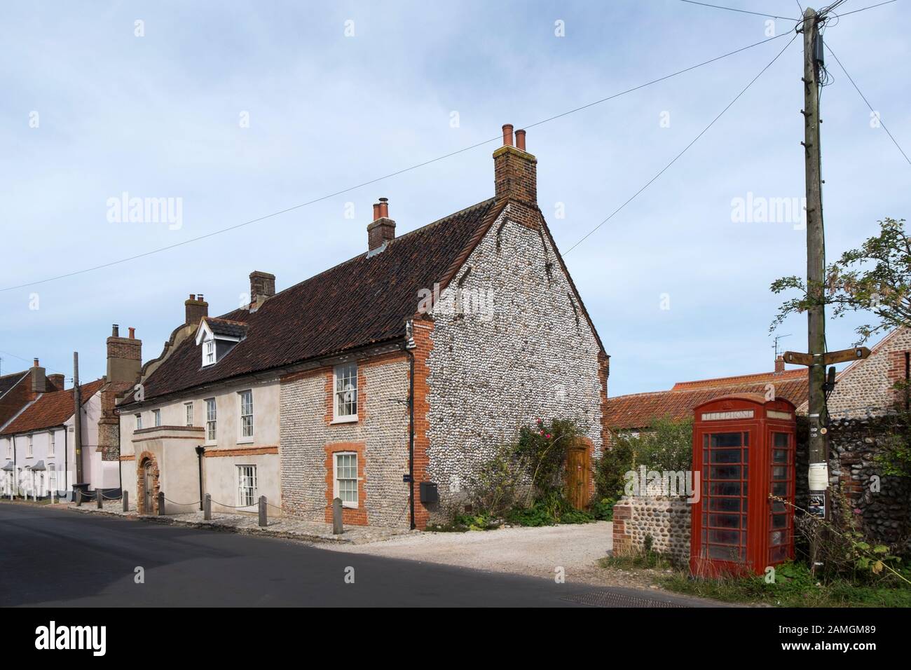 Sunbeams traditional flint house in the village of Cley Next The Sea ...