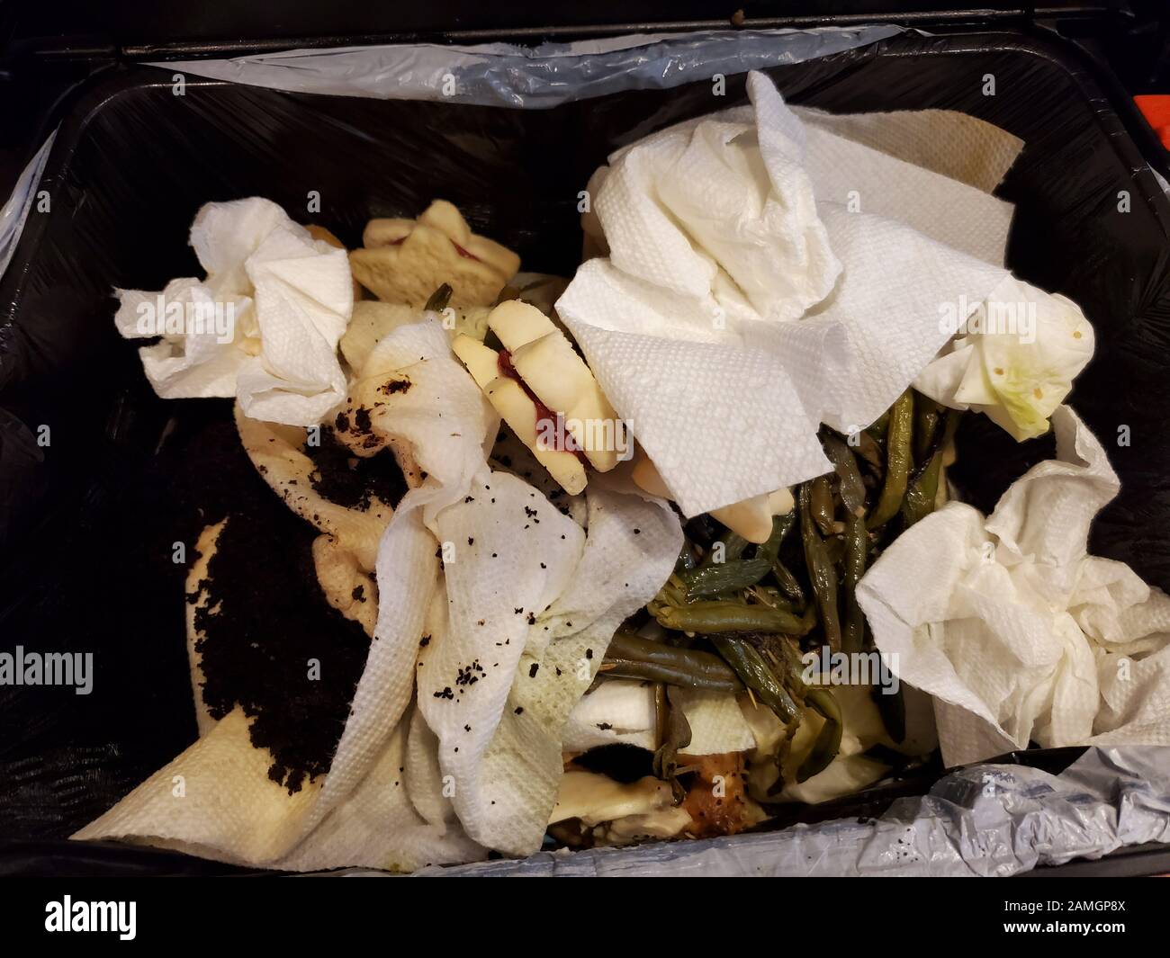 Bin contents paper hi-res stock photography and images - Alamy