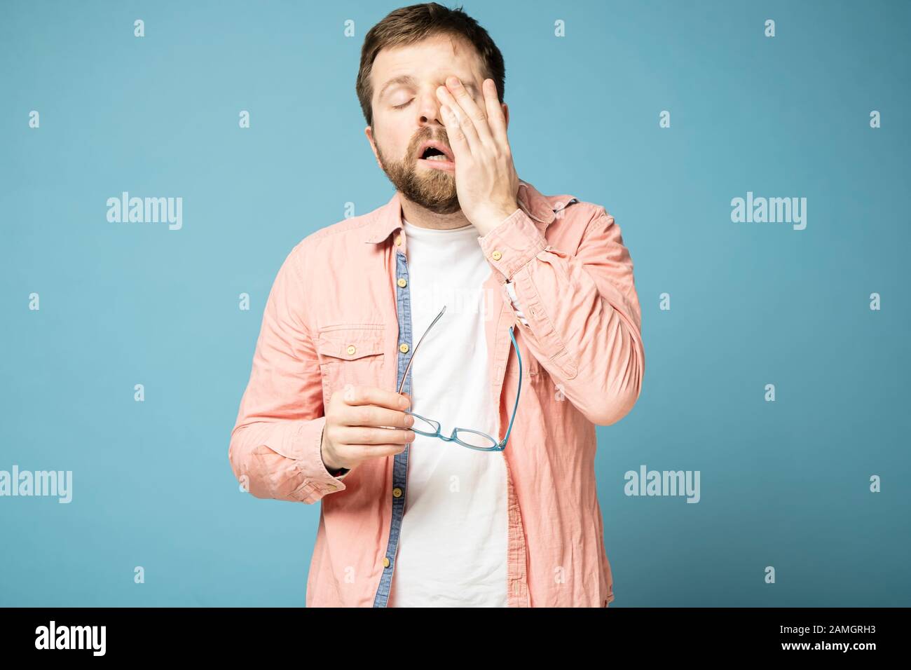 Sleepy man hi-res stock photography and images - Alamy