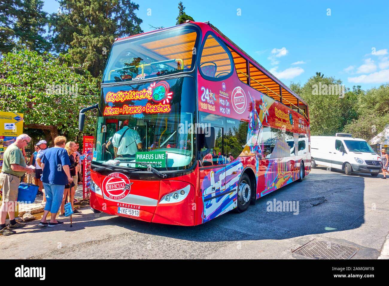 People boarding double decker bus bus hi-res stock photography and ...
