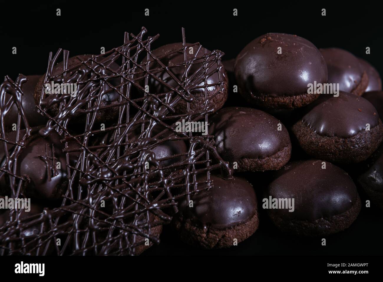 Small round chocolate cakes on the dark background Stock Photo - Alamy