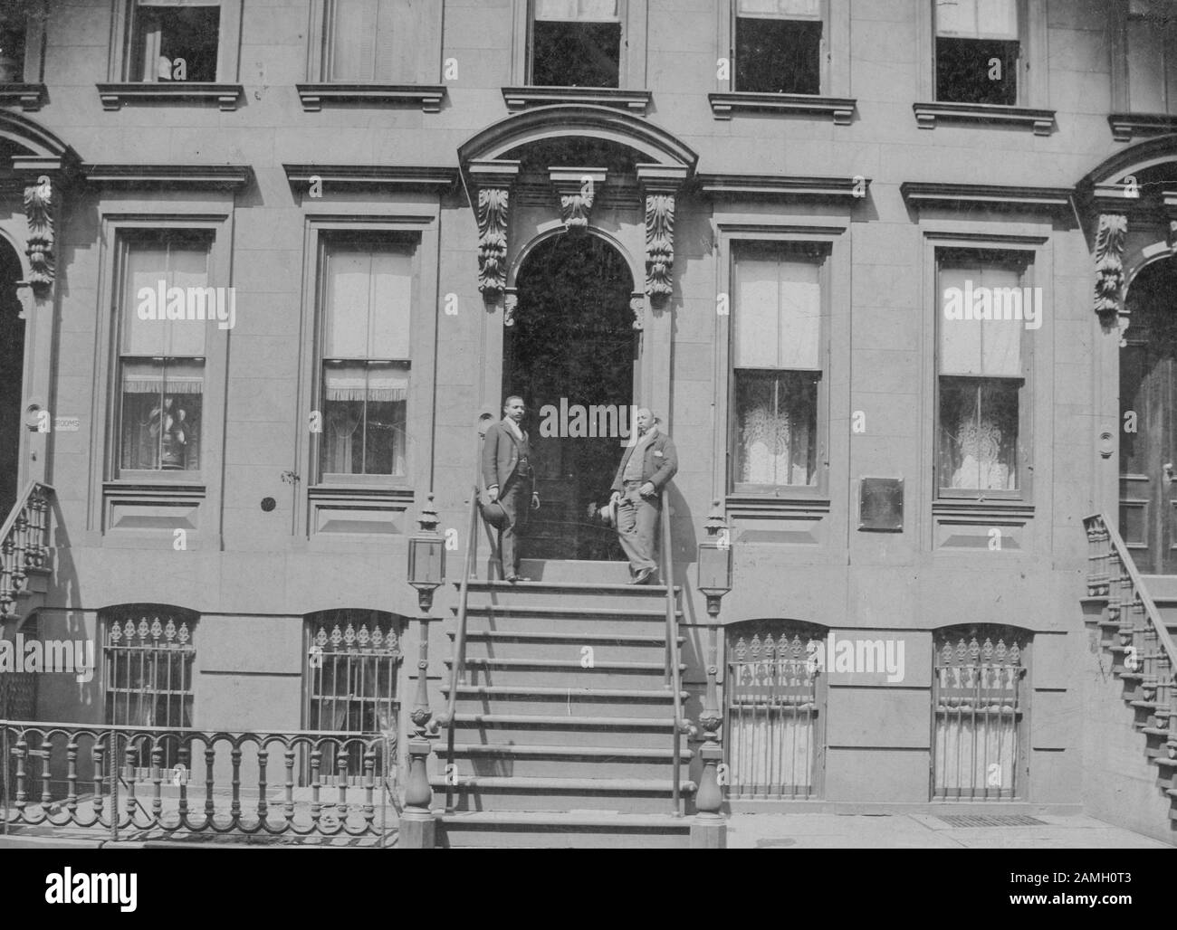 Street white building Black and White Stock Photos & Images - Alamy
