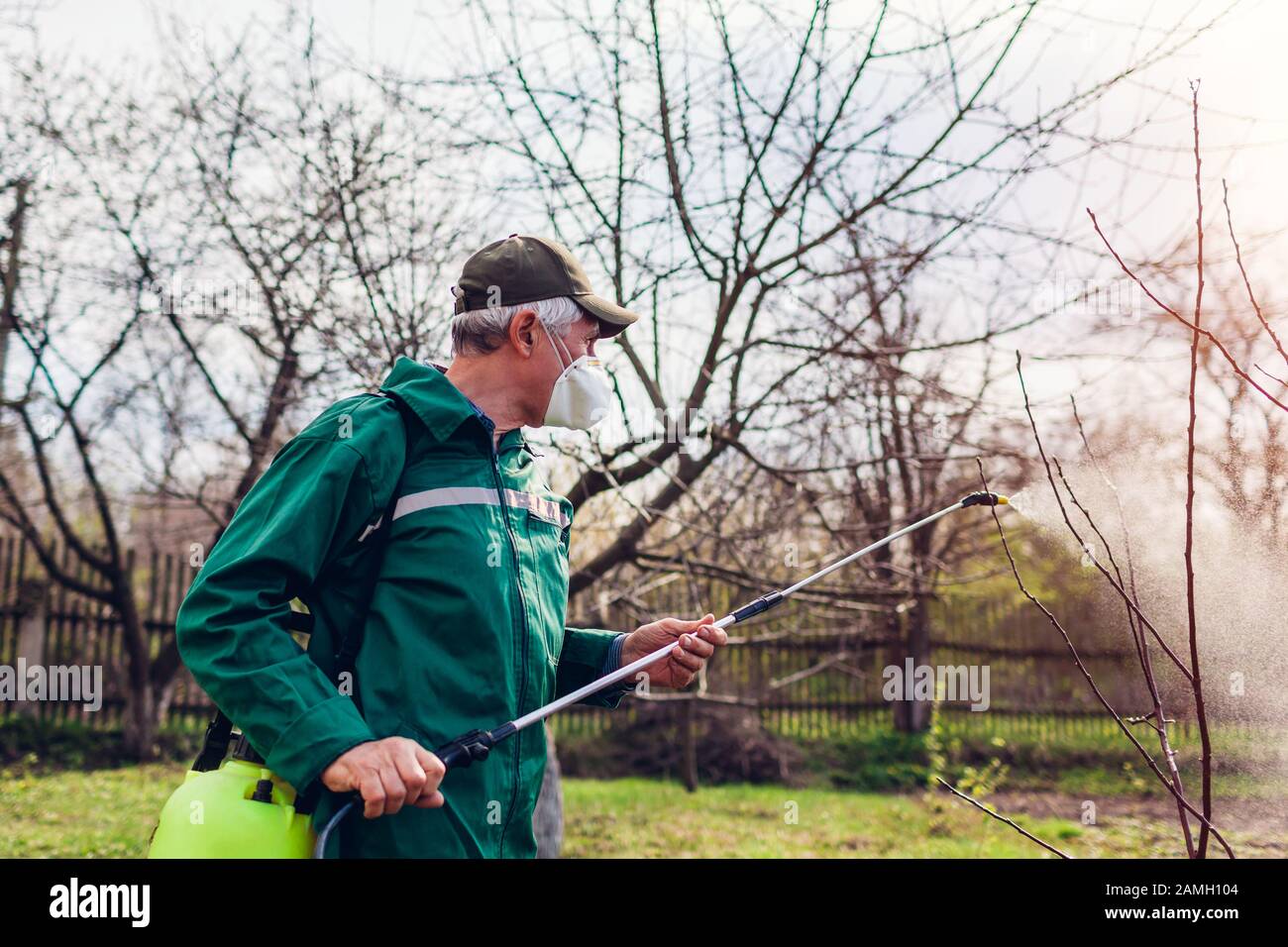 Sprinkler man hi-res stock photography and images - Alamy