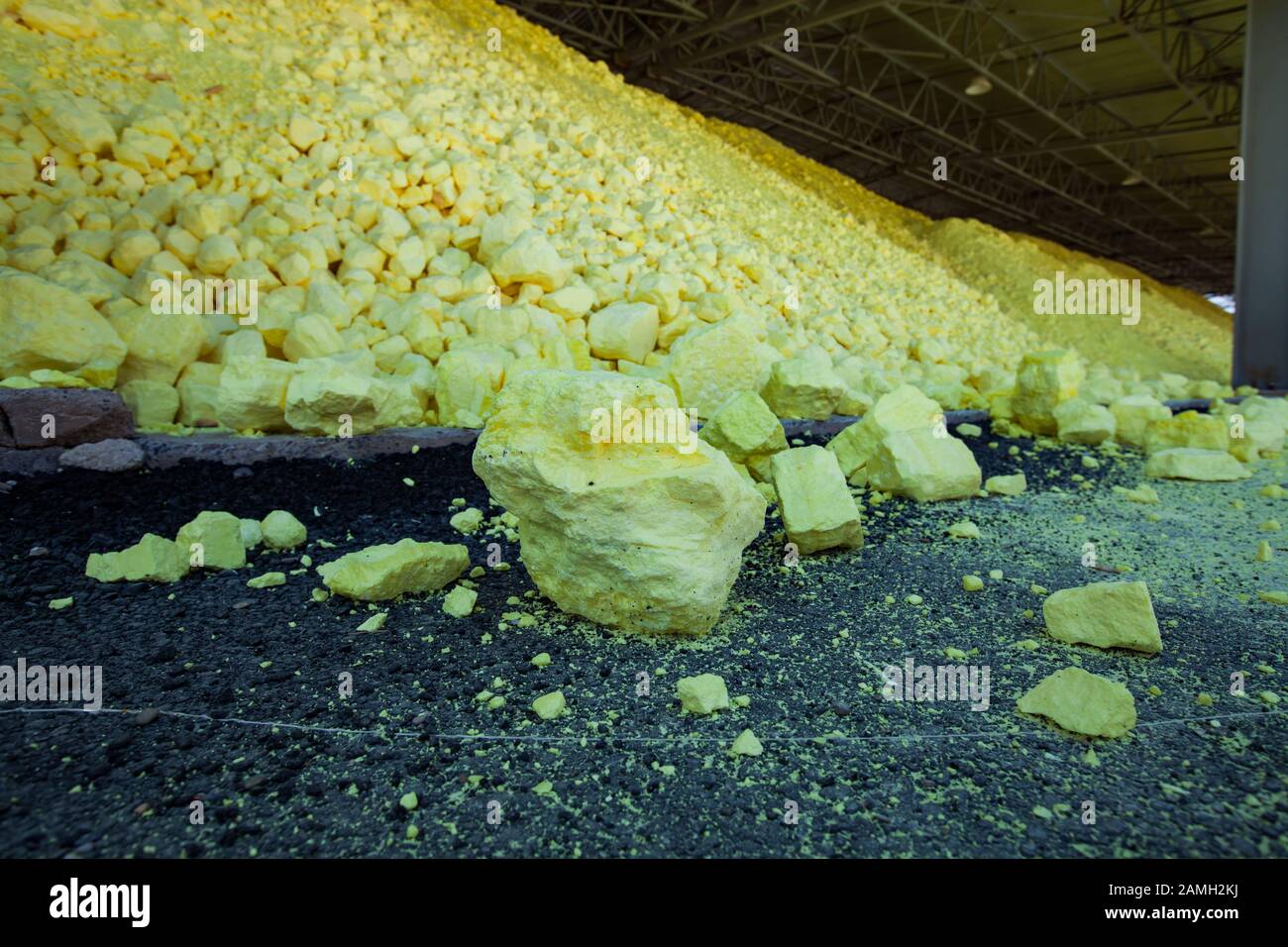 Sulphur pile hi-res stock photography and images - Alamy