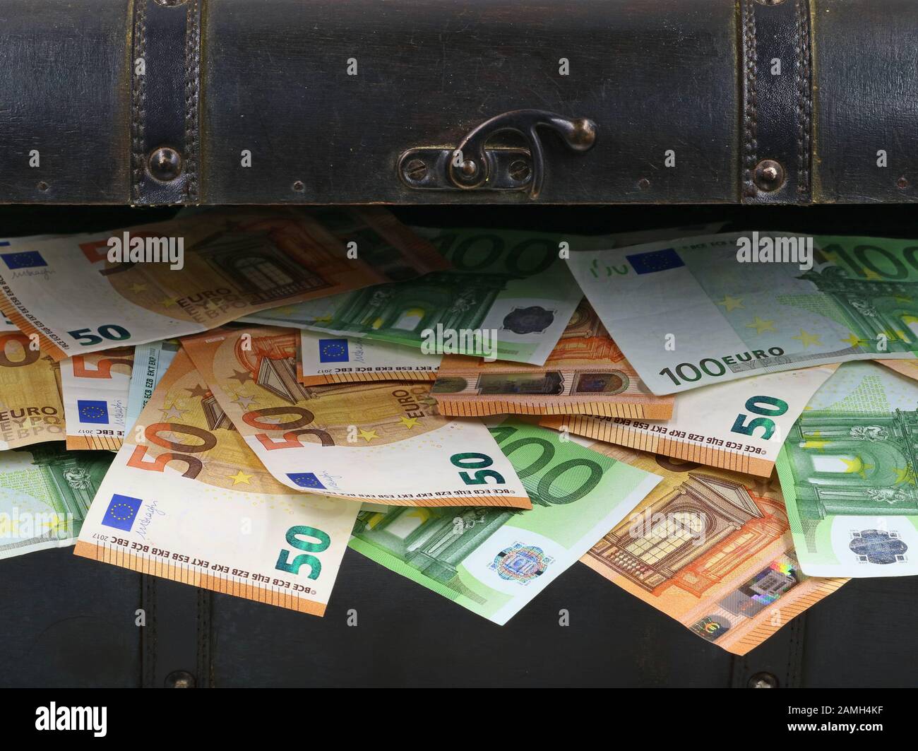 euro banknotes in wooden treasure chest, close-up Stock Photo - Alamy