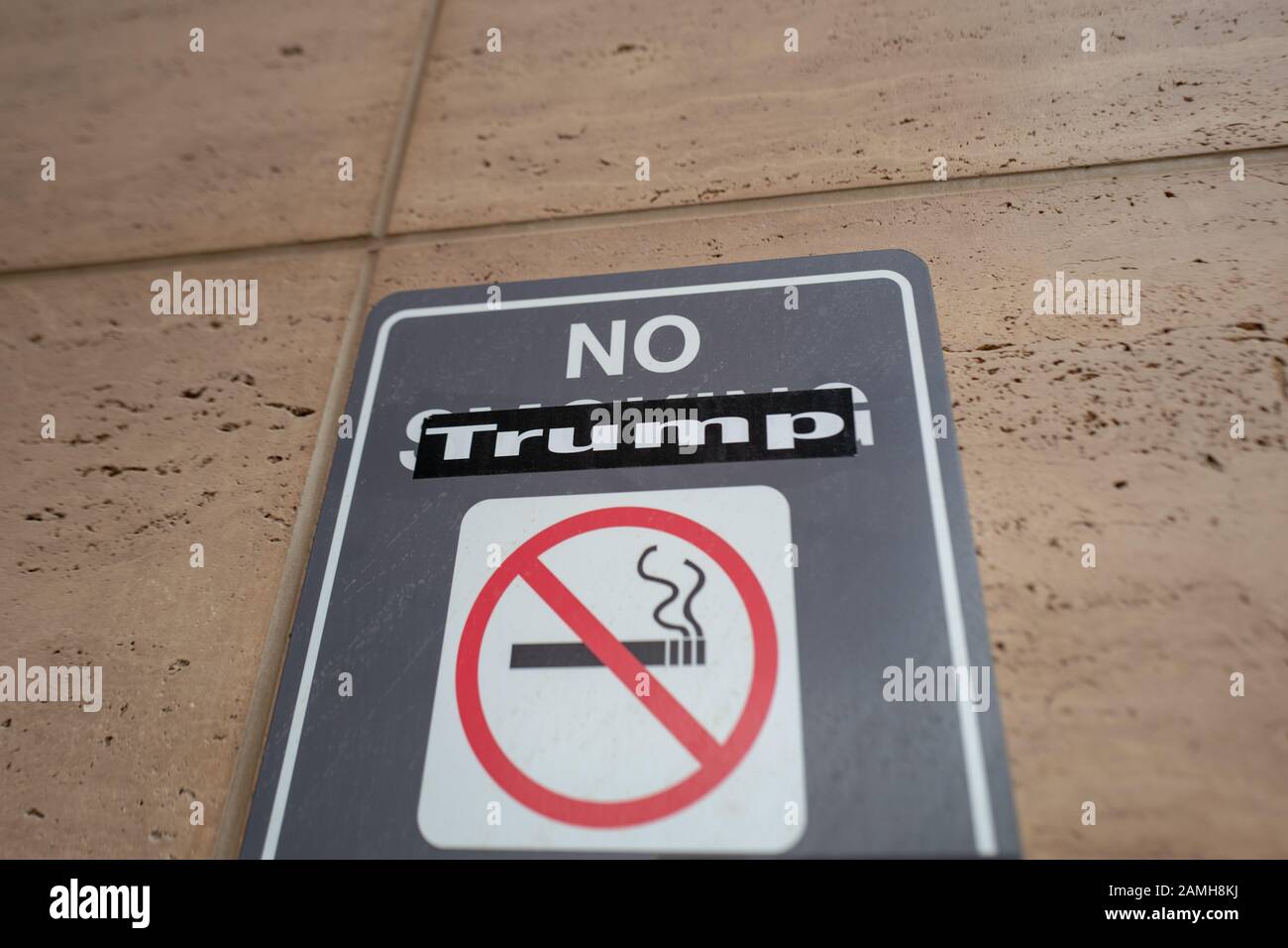Vandalized no smoking sign hi-res stock photography and images - Alamy