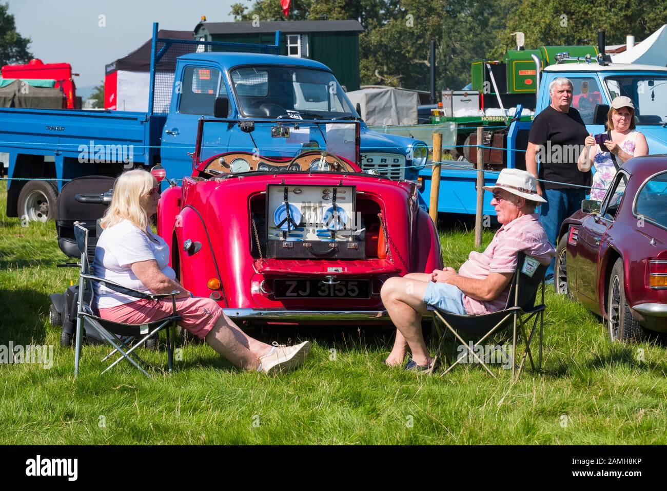 Classic car picnic hi-res stock photography and images - Alamy