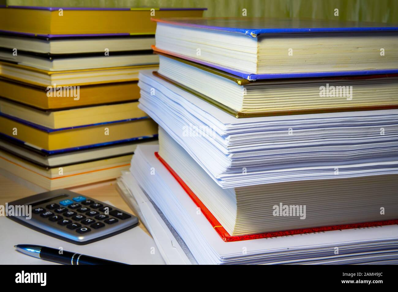 Report file table hi-res stock photography and images - Alamy