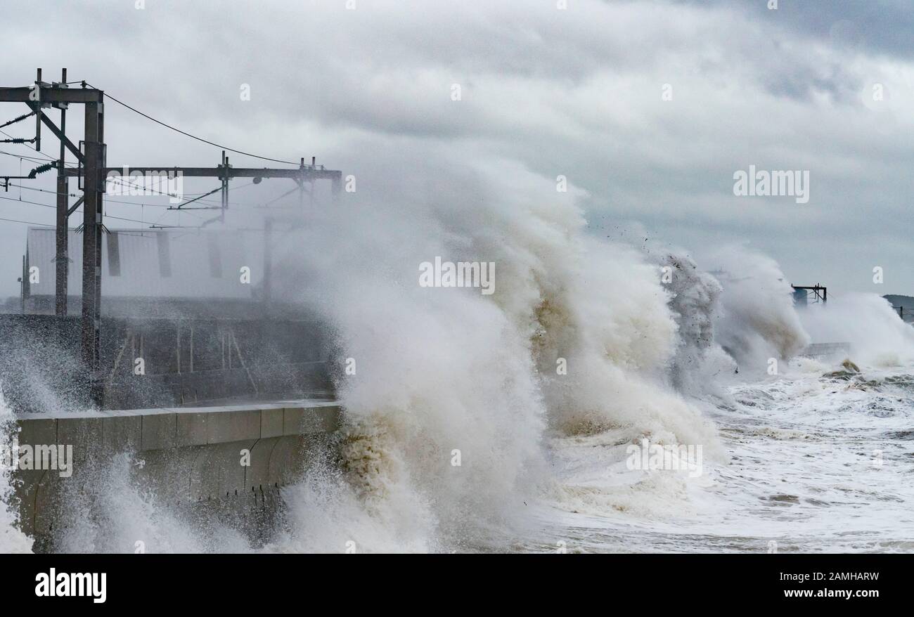 Scotland storm waves hi-res stock photography and images - Alamy