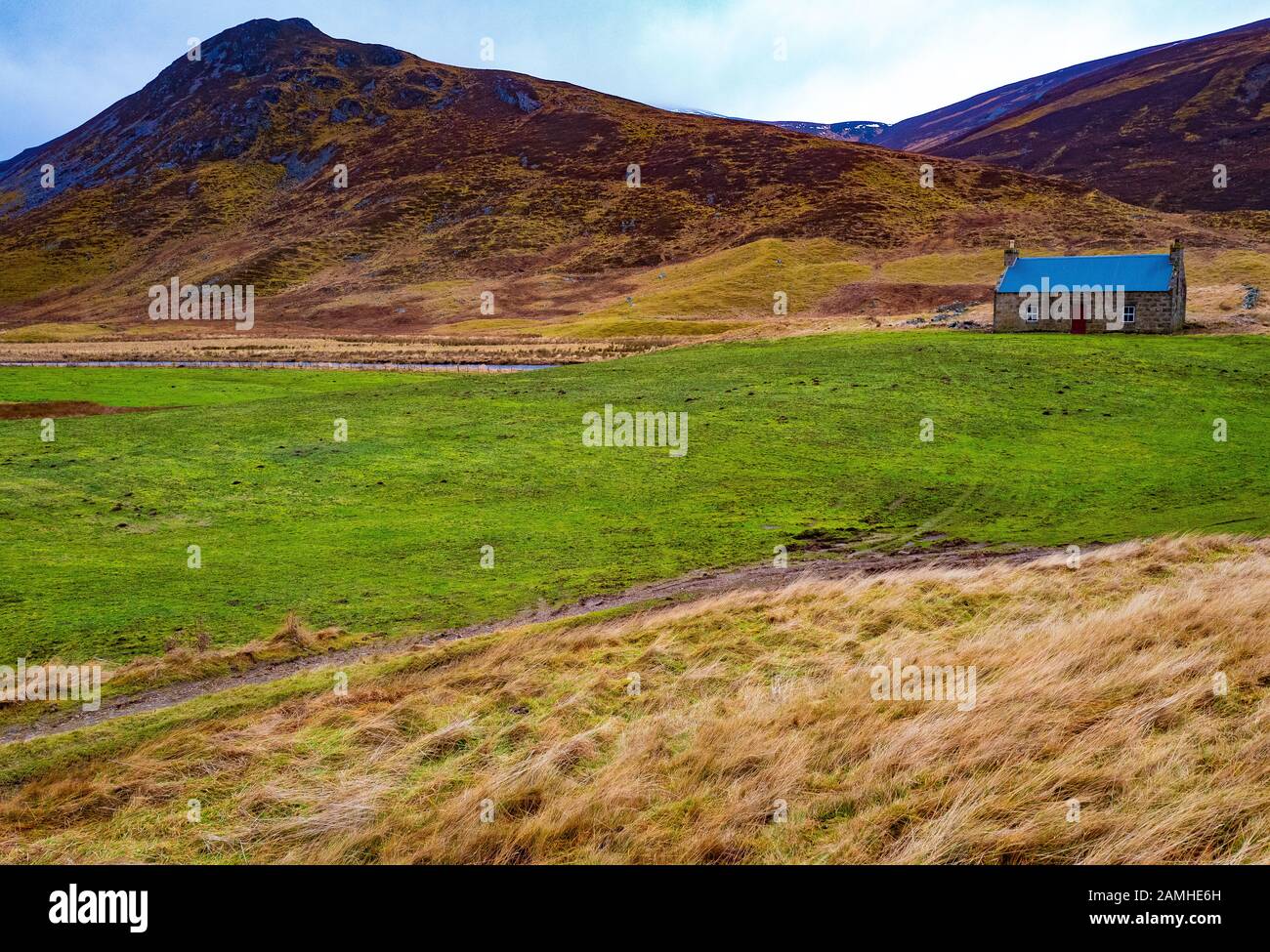 Remote Scottish cottage, Spittal of Glenshee Stock Photo - Alamy