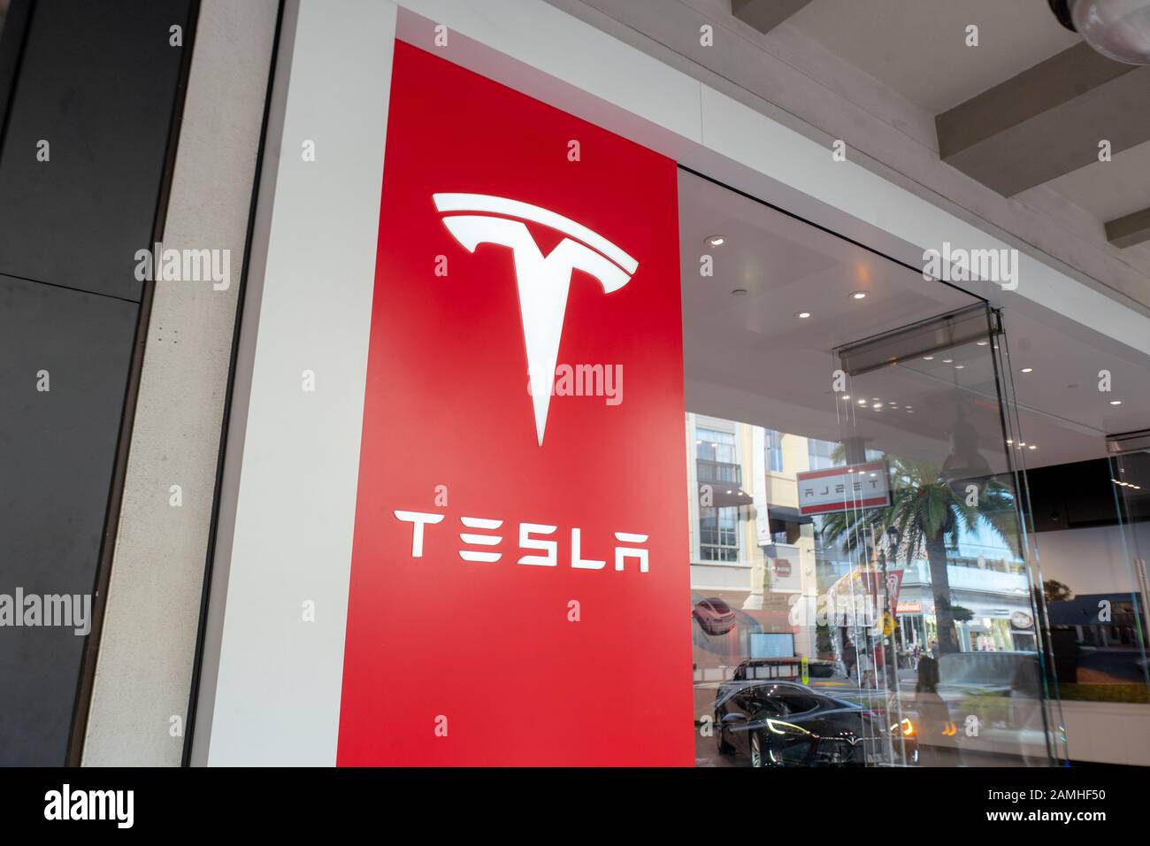 Tesla motors logo hi-res stock photography and images - Alamy