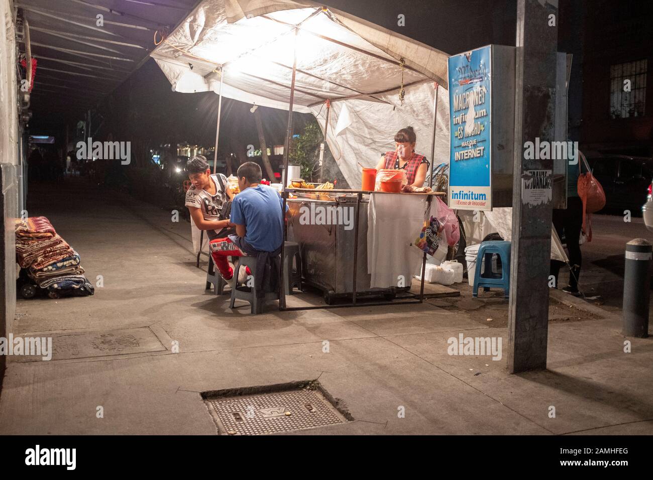 Street taco stand in Mexico City Stock Photo - Alamy