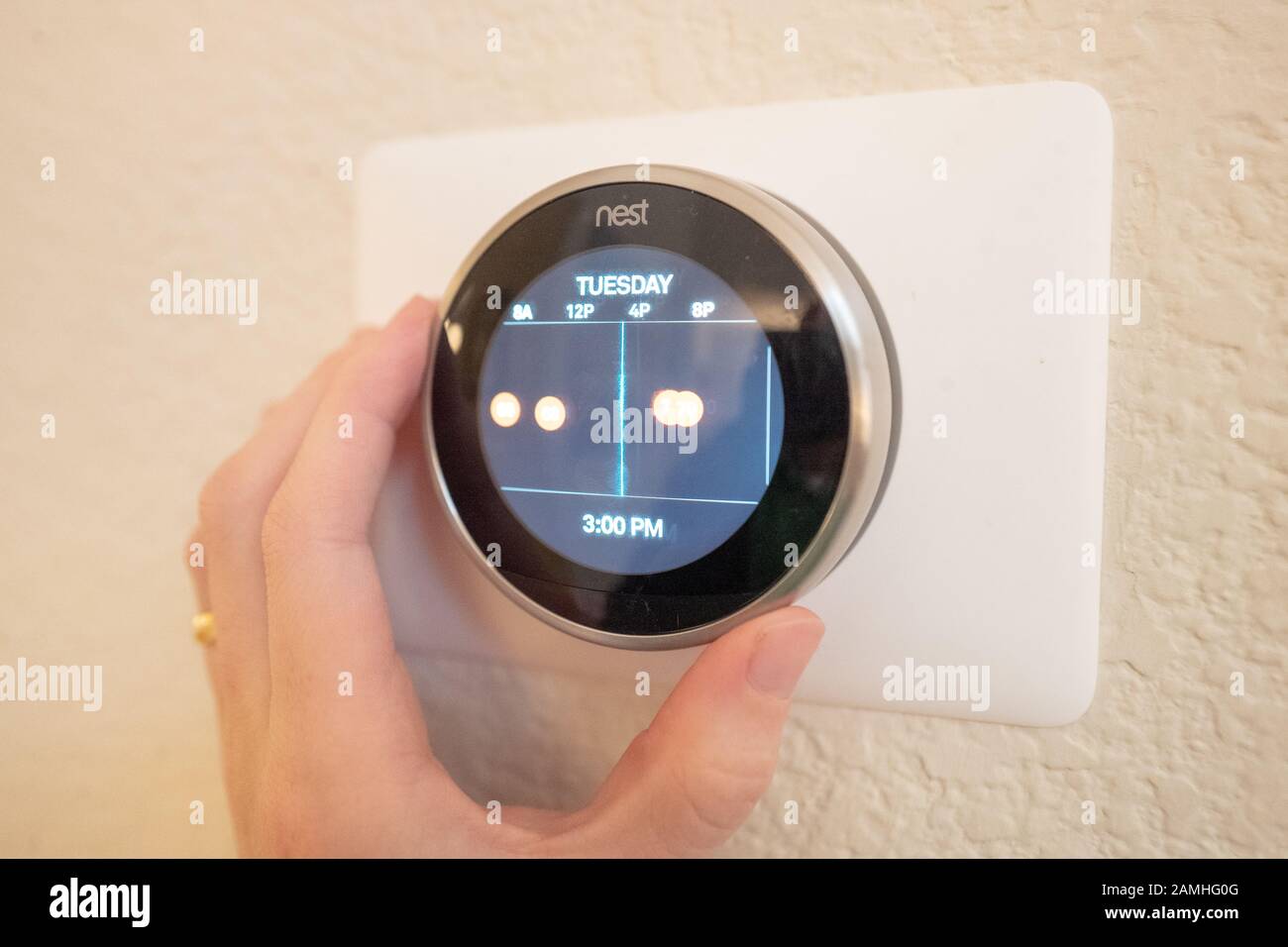 The google nest learning thermostat hi-res stock photography and images ...