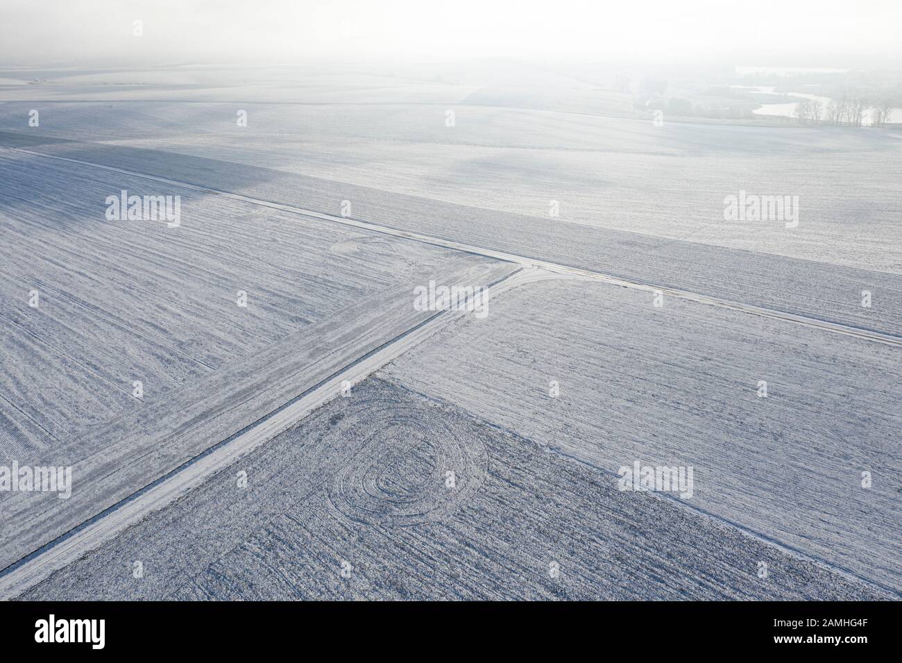 Winter landscape. Empty agricultural fields and trees covered with snow ...