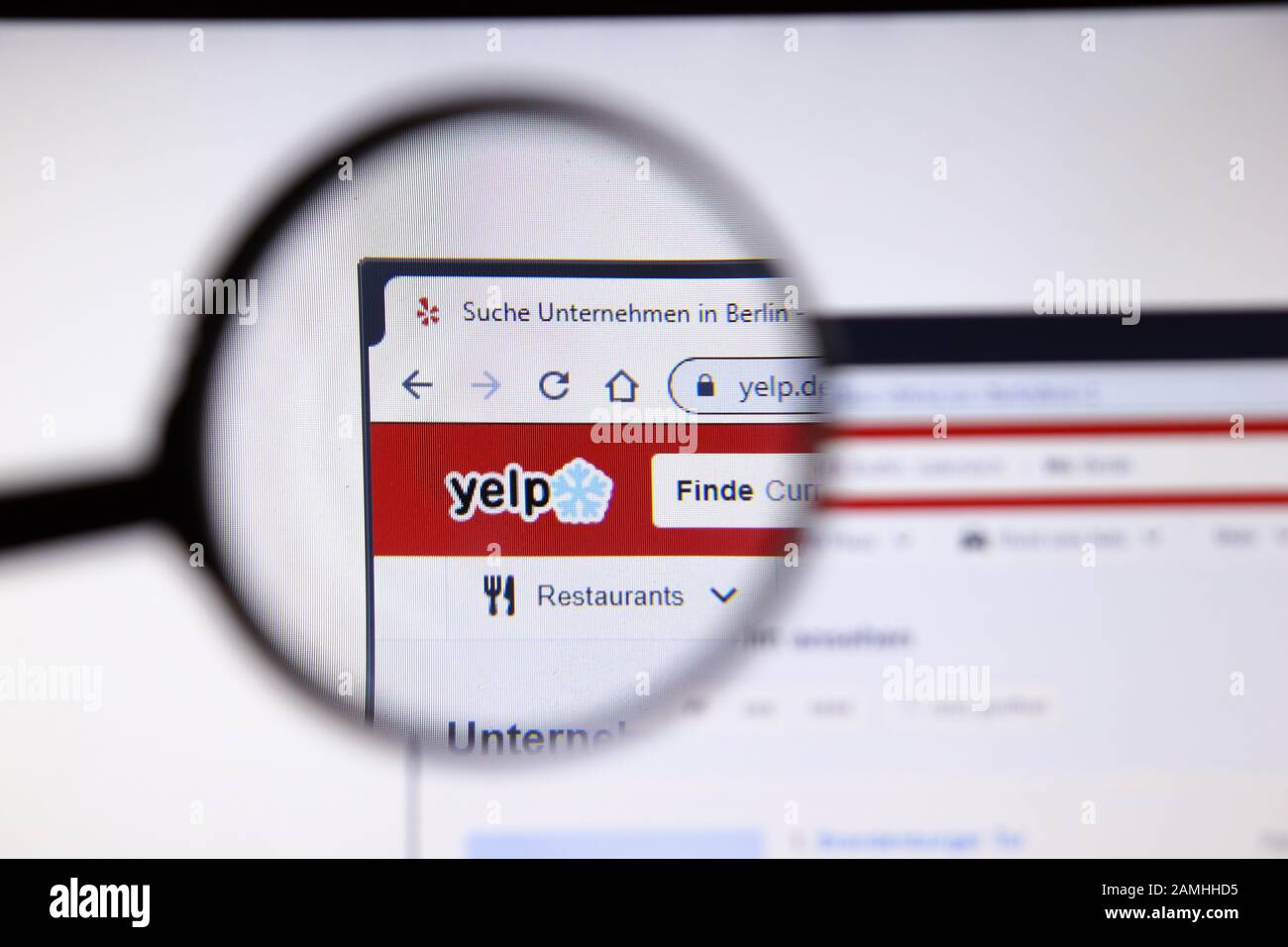 Yelp logo hi-res stock photography and images - Alamy