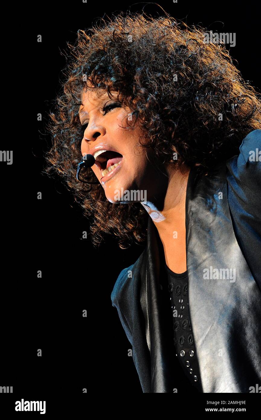 Singer actress whitney houston producer hi-res stock photography and ...