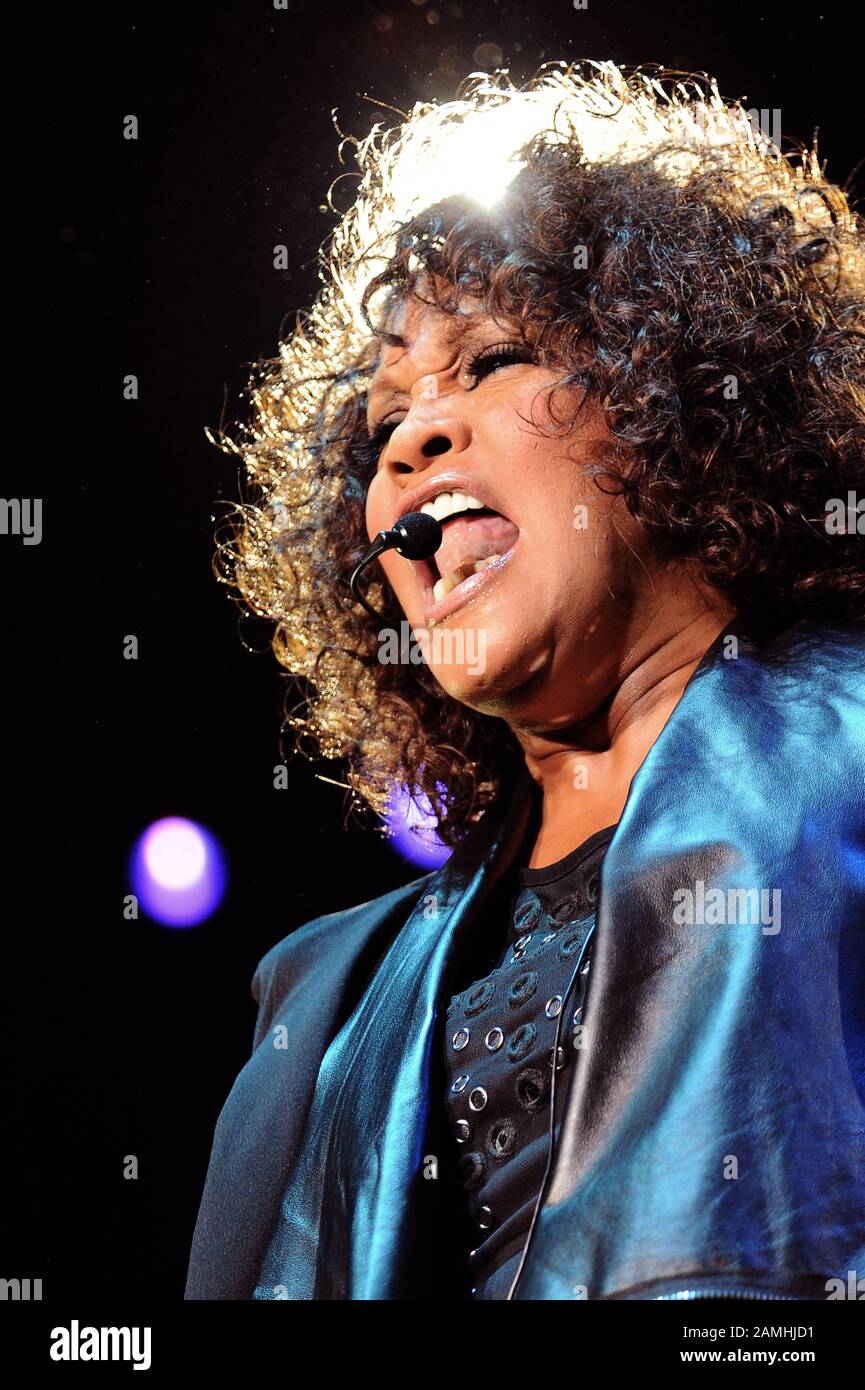 Singer actress whitney houston producer hi-res stock photography and ...