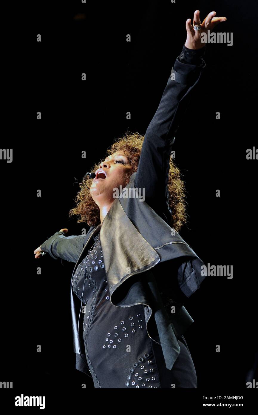 Singer actress whitney houston producer hi-res stock photography and ...