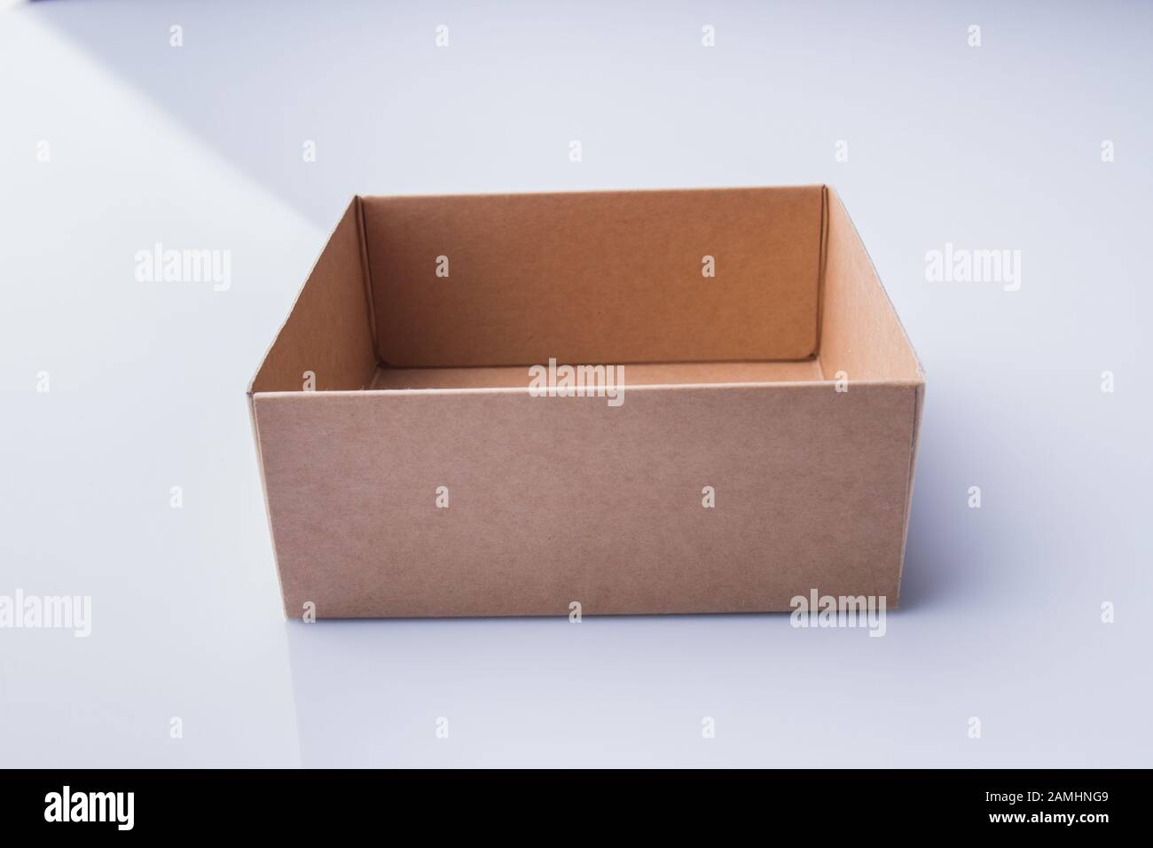 Rib of an empty small box Stock Photo - Alamy