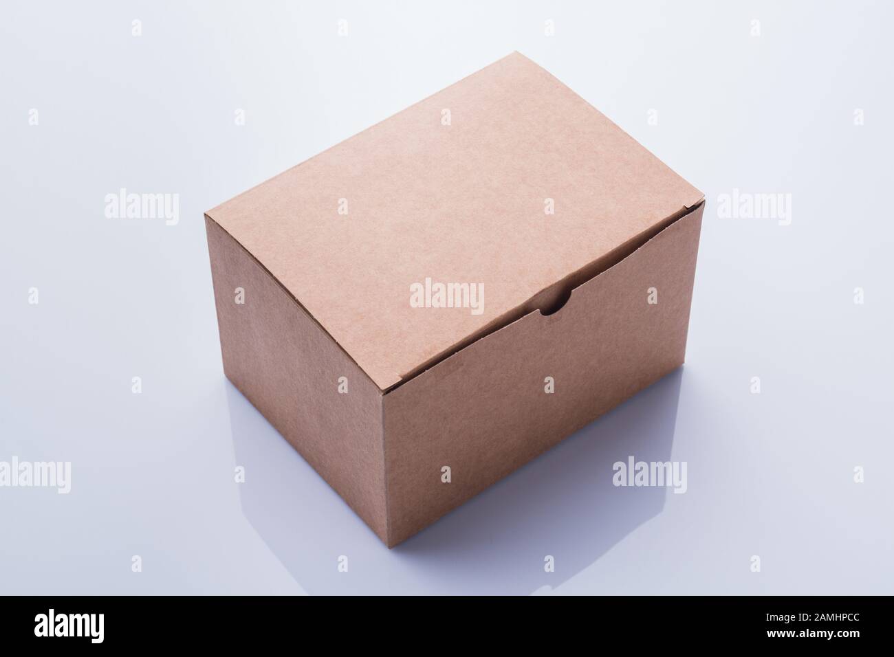 Closed plain cardboard box Stock Photo - Alamy