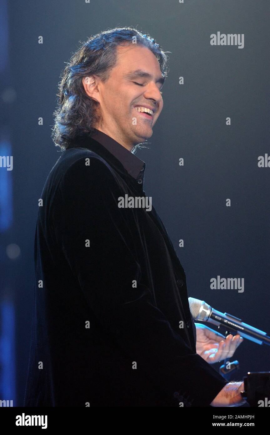 Milan Italy 21/03/2005 live concert for "Music For Asia" at the Forum ...