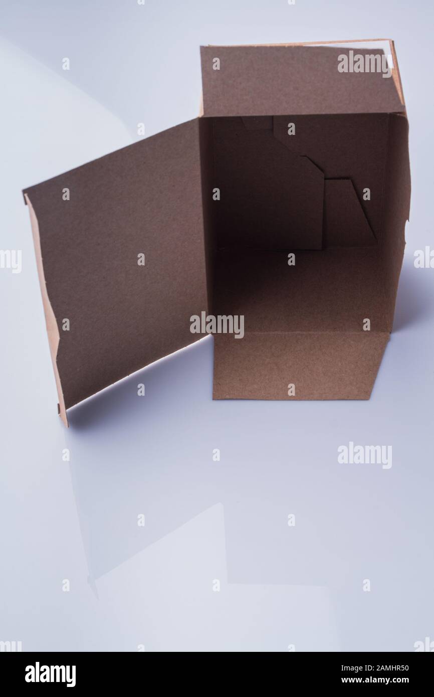 Unpacked empty box hi-res stock photography and images - Alamy